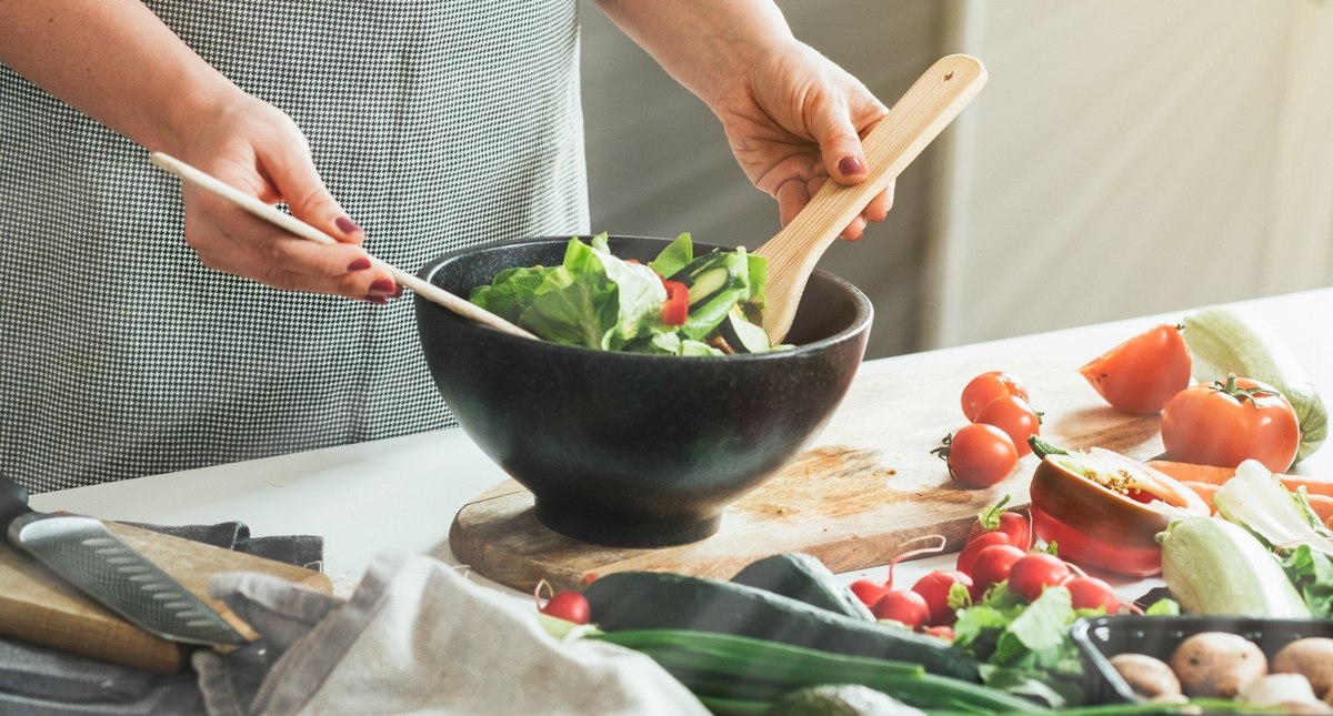 How people in the UK prefer to cook: From scratch or meal kits?