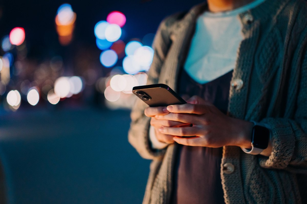 Seven in ten Americans want to use their phones for at least two years