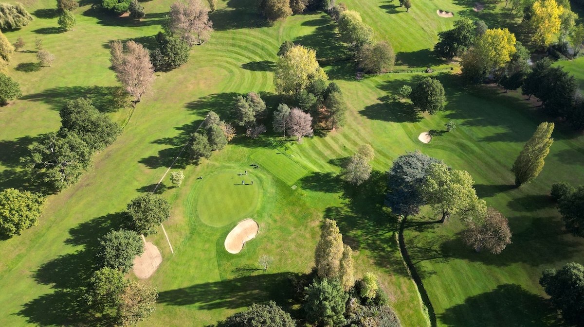 Golf travelers: Who they are and how they move