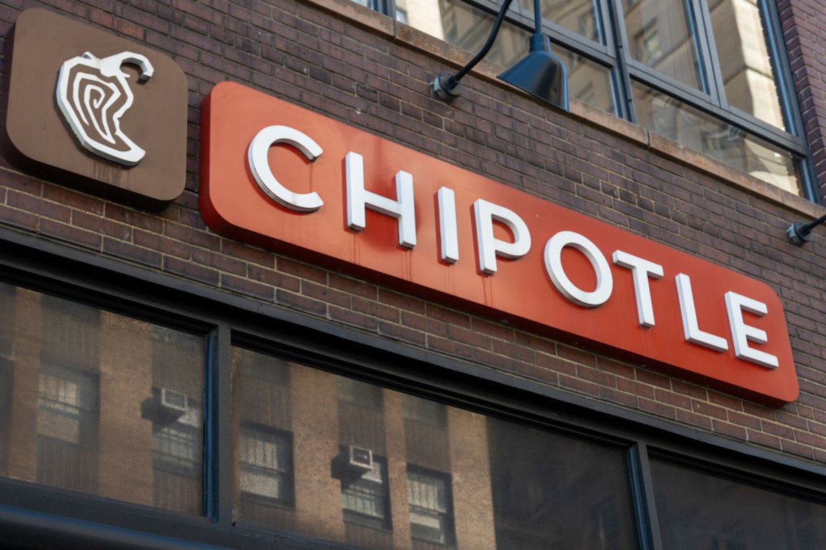 Is Chipotle feeling the heat amid portion size concerns? Buzz and Value ...