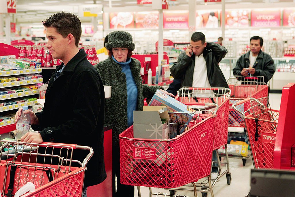 Long lines to pay or self-checkout counters: What bothers US in-store ...