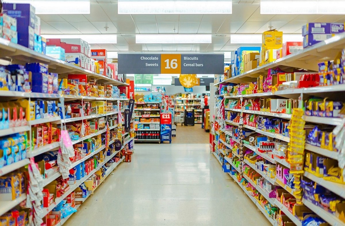 GB: Tesco equips 600 outlets with EV charging bays - Which grocers do ...