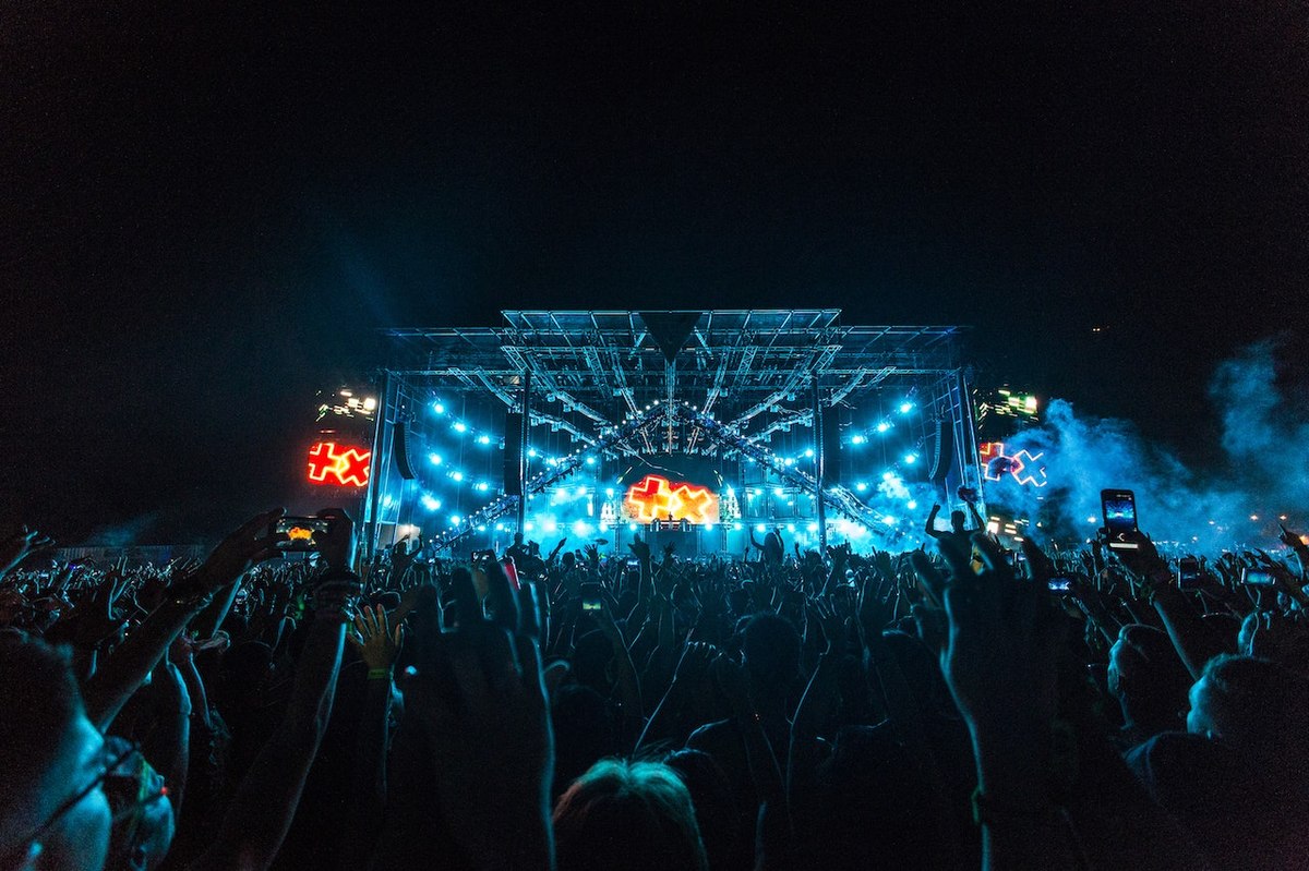Which types of music gigs do Britons enjoy going to?